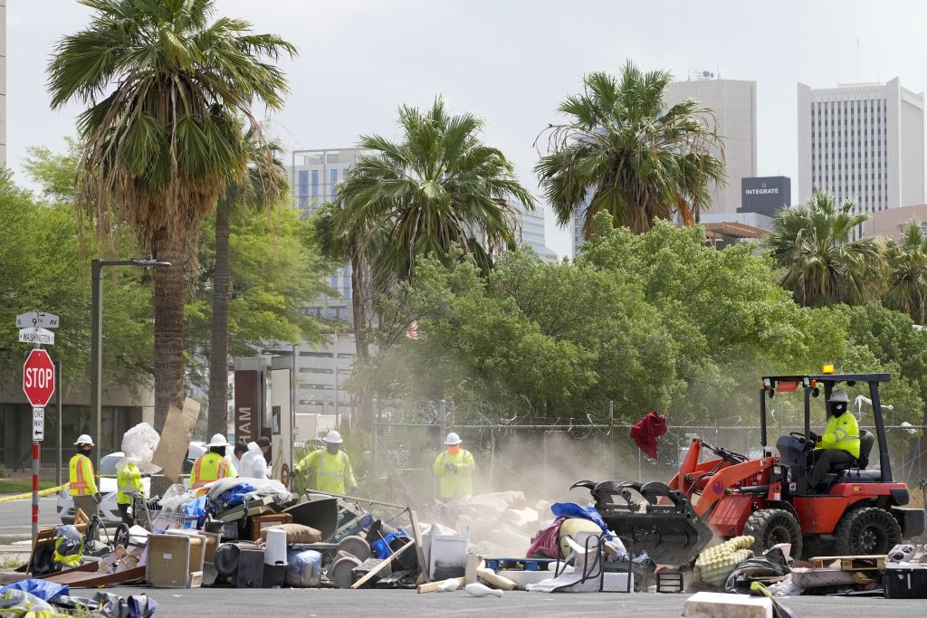 Workers clear block in "The Zone" in Phoenix - UpNitro